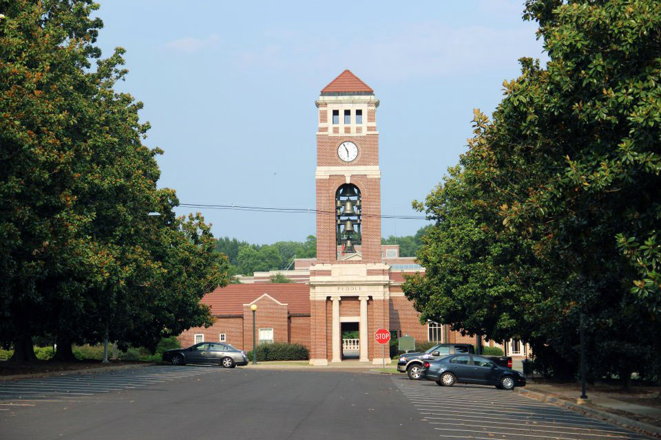 Disparities at state flagships - The Hechinger Report