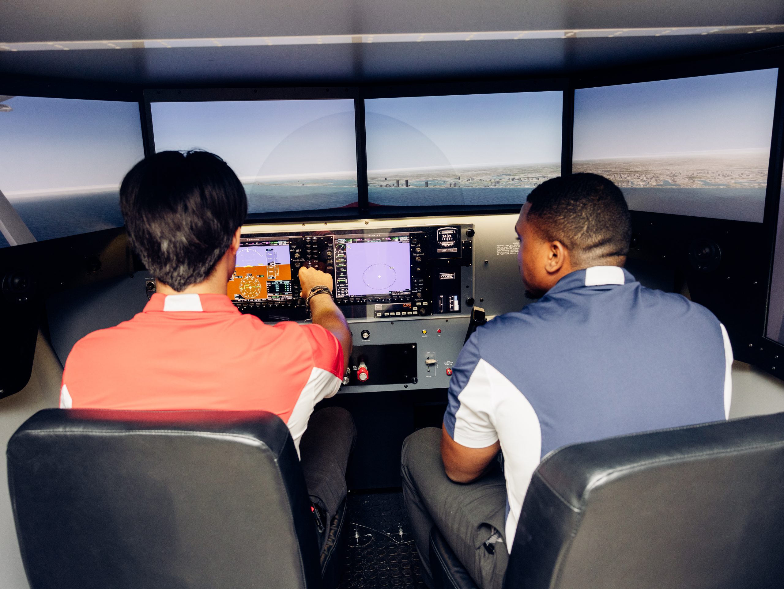 As many pilots retire, new programs are trying to diversify the profession